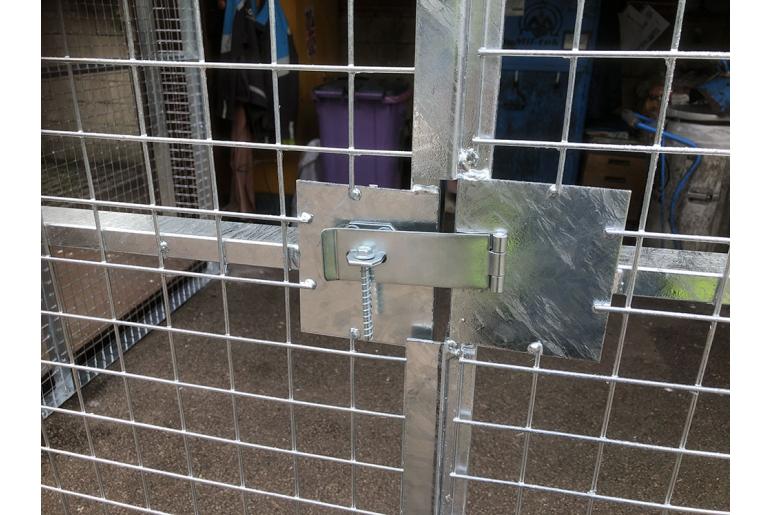 Galvanized cage with roof for gas company | MeshSTOR