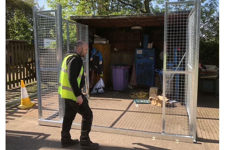Galvanized cage with roof for gas company | MeshSTOR