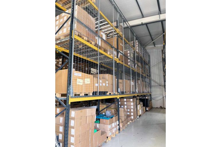 Mesh decks and anti-collapse mesh make your racks safer from items ...